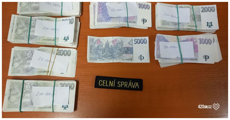В Чехии у иностранца в автомобиле нашли почти миллион крон. Он не смог объяснить происхождение ...